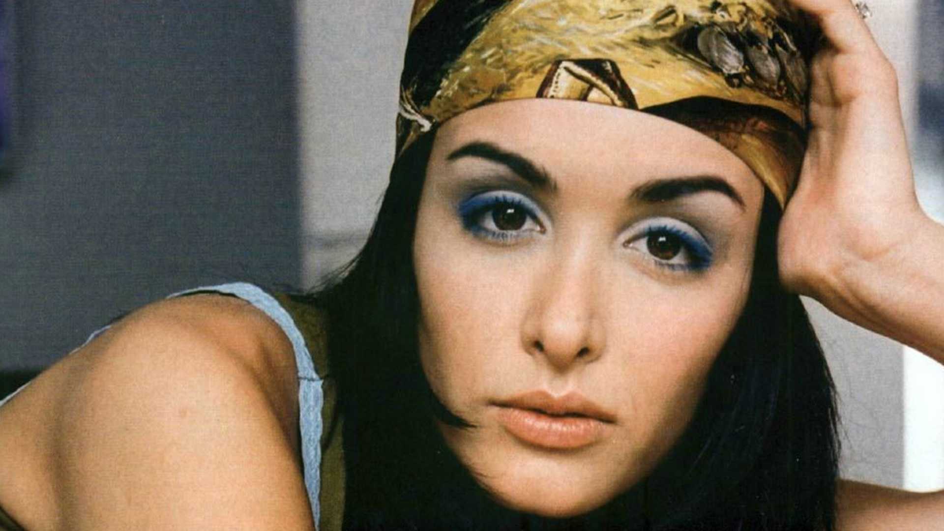 Jenifer Yael Dadouche Bartoli photo du visage de l'artiste. C'est un ...